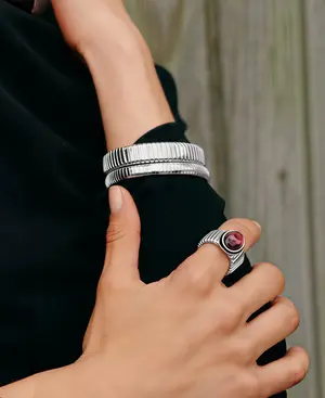RETRO CHIC Gladiator Minimalist Bracelet