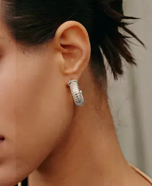 RETRO CHIC Minimalist Hoop Earrings