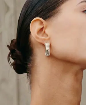 RETRO CHIC Minimalist Hoop Earrings
