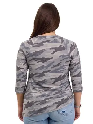 24SEVEN COMFORT APPAREL Basic Curvy Soft Stretch Three Quarter Sleeve Top