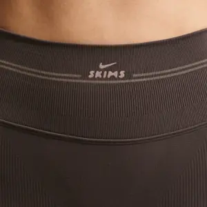 Nike Skims Ribbed Seamless 5" Shorts