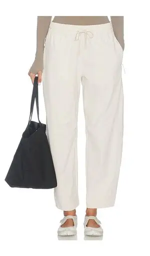Beyond Yoga Peak Barrel Leg Pant In Beige - Riverbed