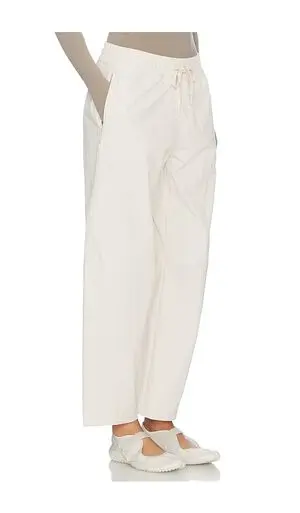 Beyond Yoga Peak Barrel Leg Pant In Beige