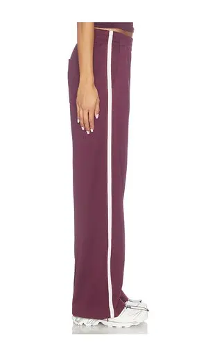 Beyond Yoga That Tracks Pant In Burgundy