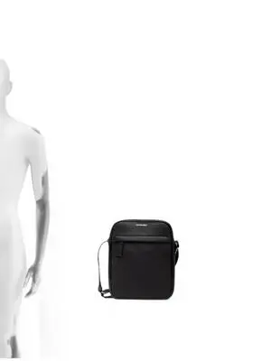 TRUSSARDI Medium Logo-print Pebbled Messenger Bag - Black