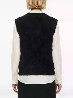 GOTHA Belen Sleeveless Sweater