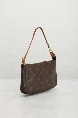 LOUIS VUITTON Monogram Pochette Accessoires Shoulder Bag