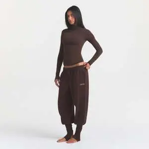 SKIMS Leg Warmer Sweatpant With Embossed Logo | | Cotton Fleece