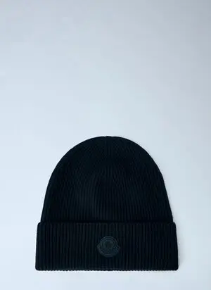 Moncler Ribbed Beanie With Logo Patch - Black