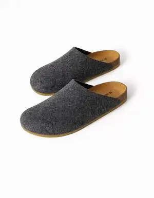 Cozy Earth Lakehouse Clog - Graphite