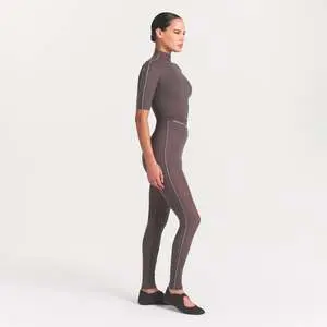 SKIMS V Panel 28" Legging | Grey | | Nike Weightless Layers