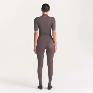 SKIMS V Panel 28" Legging | Grey | | Nike Weightless Layers
