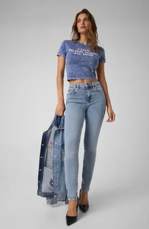 Guess Marilyn Slogan Cropped Graphic Tee