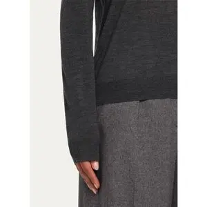6397 Perfect V-neck Wool Sweater