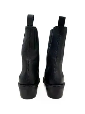CALCE Almond-toe Chelsea Boots