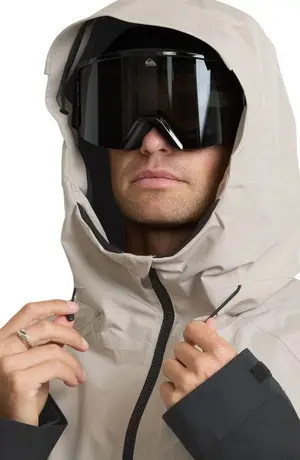 Quiksilver Ultralight 20k Waterproof Jacket