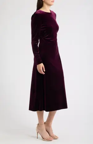 Julia Jordan Long Sleeve Velvet Midi Dress