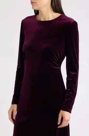Julia Jordan Long Sleeve Velvet Midi Dress
