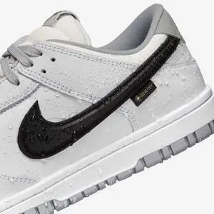 Nike Color-blocked Low-top Sneakers