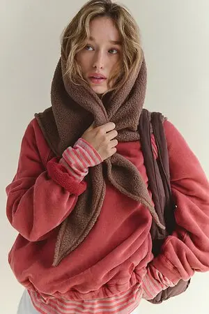 Free People Fleecy Sherpa Triangle Scarf - Cocoa