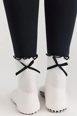 SOULS. Ruffle Pilates Socks - White