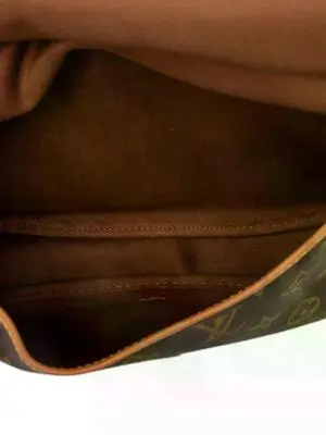 LOUIS VUITTON 2004 Monogram Saumur 30 Crossbody Bag