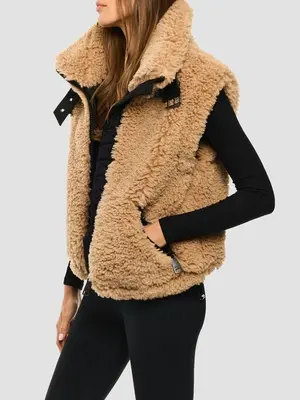 Sam. Sherpa Vest