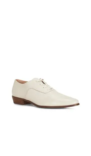 FAVORITE DAUGHTER Callie Oxford In White