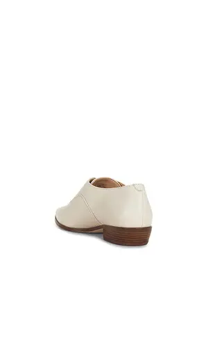 FAVORITE DAUGHTER Callie Oxford In White
