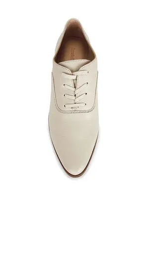 FAVORITE DAUGHTER Callie Oxford In White