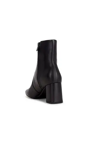 Vince Tegan Boot
