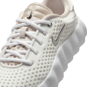 Nike Mind 002 Pregame Shoes