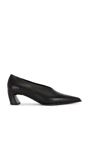 VAGABOND SHOEMAKERS Ilona Pump - Black