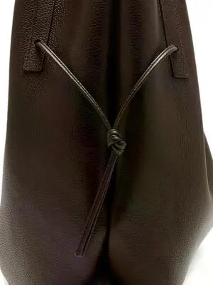 Yuzefi Scallop Shoulder Bag