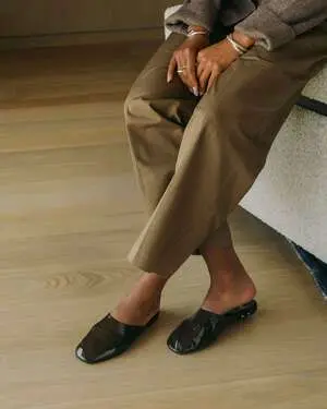 Beek Blackbird Leather Mule
