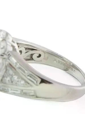 LB EXCLUSIVE Diamond Halo Ring