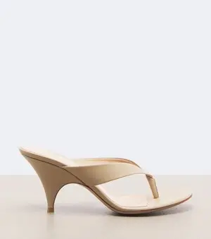 GIANVITO ROSSI Sofia Leather Thong Sandals - Beige