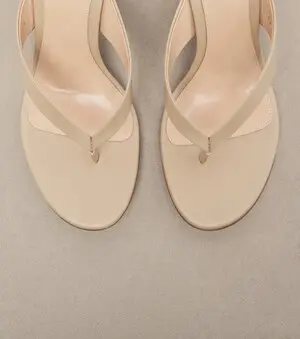 GIANVITO ROSSI Sofia Leather Thong Sandals - Beige