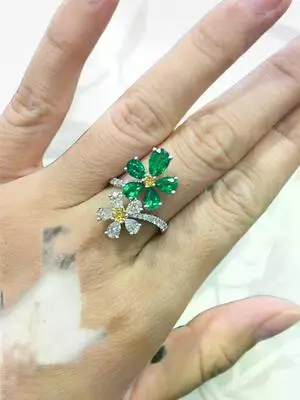 HYT JEWELRY Emerald And Diamond Ring