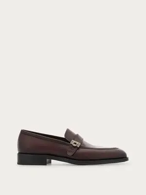 FERRAGAMO Loafer With Hug Buckle - Red