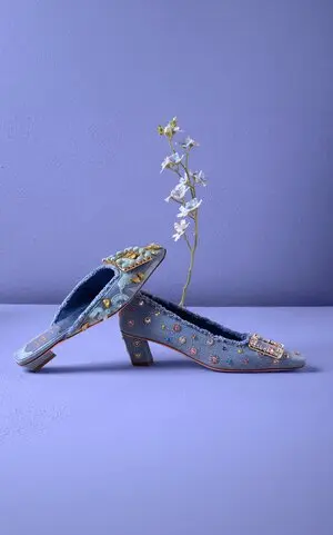 ROGER VIVIER Belle Vivier Embroidery Pumps