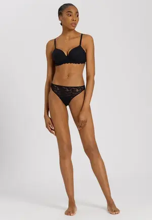 Hanro Luxury Moments Lace Thong - Black