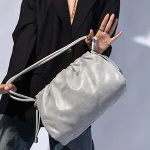 Hobo Isabelle Shoulder - Smoke Silver