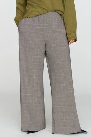 Good American Plus The Pull On Trousers Pants