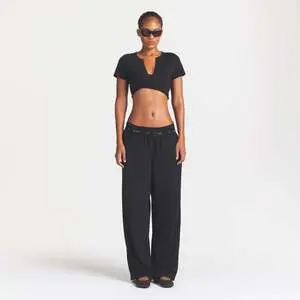 SKIMS Short Sleeve V Neck Crop Top | Black | | Nike Performance Cotton Blend