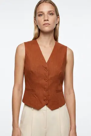 EXQUISE Sleeveless Lined Linen Vest With Welt Pockets