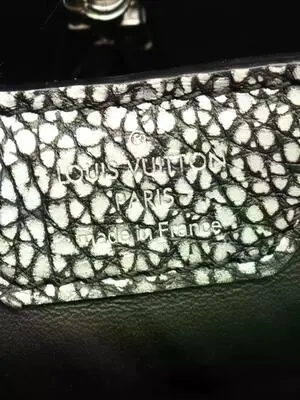LOUIS VUITTON 2016 Mm Capucines Tote Bag