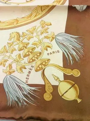Hermès 2010s 90 Plumes Et Grelots Scarf - Neutrals