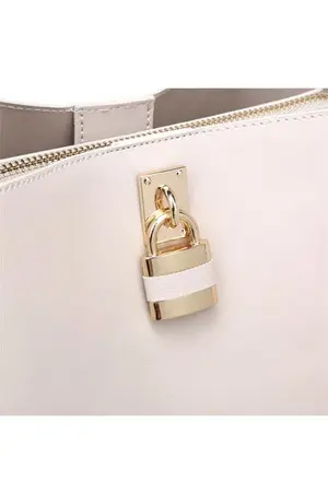 URBAN EXPRESSIONS Caroline Hobo - Bone