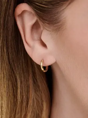 DEVATA Huggie Hoop Earrings In 14k